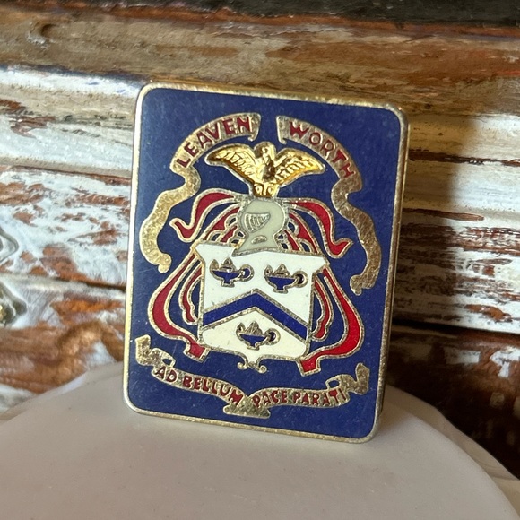 Vintage | Accessories | Vintage Qty 2 Us Army Crests D I Distinctive ...